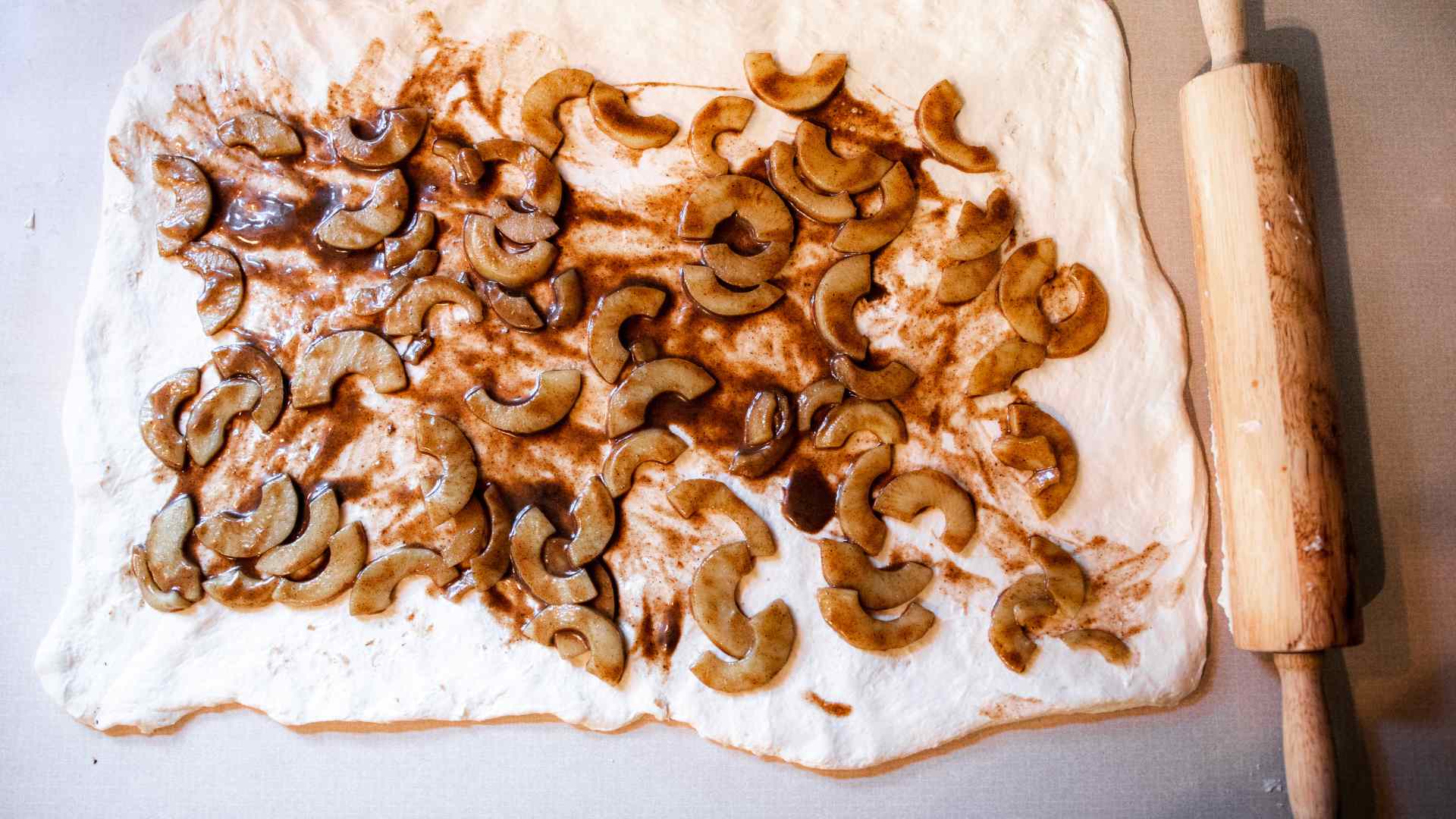 Apple Pie Sourdough Cinnamon Rolls with Maple Cream Cheese Frosting ...